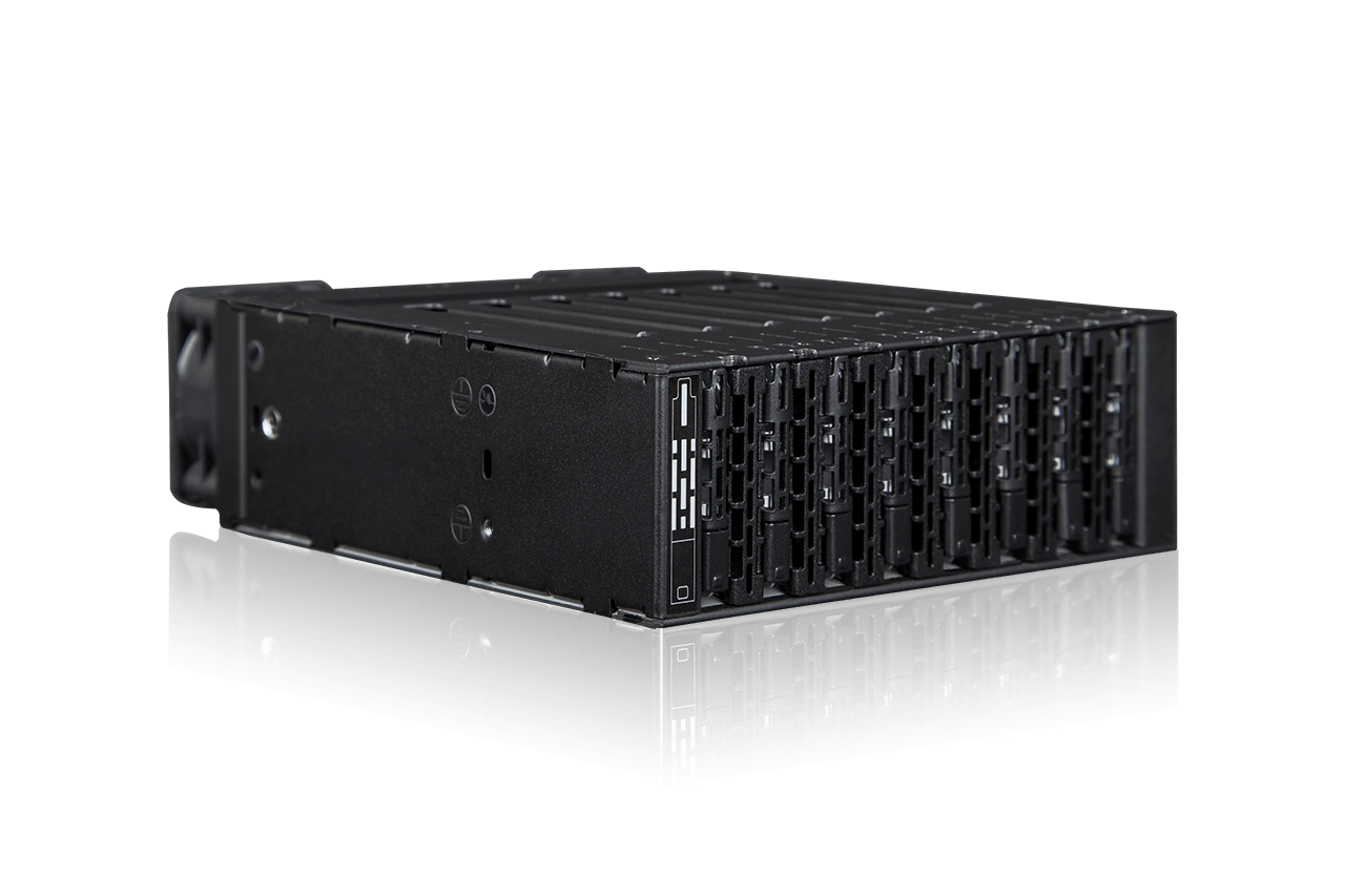 8 x M.2 NVMe SSD PCIe 4.0 Mobile Rack for 5.25" Bay with 8 x OCuLink
