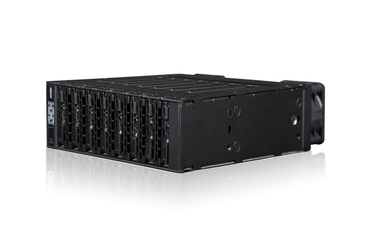 8 x M.2 NVMe SSD PCIe 4.0 Mobile Rack for 5.25" Bay with 8 x OCuLink